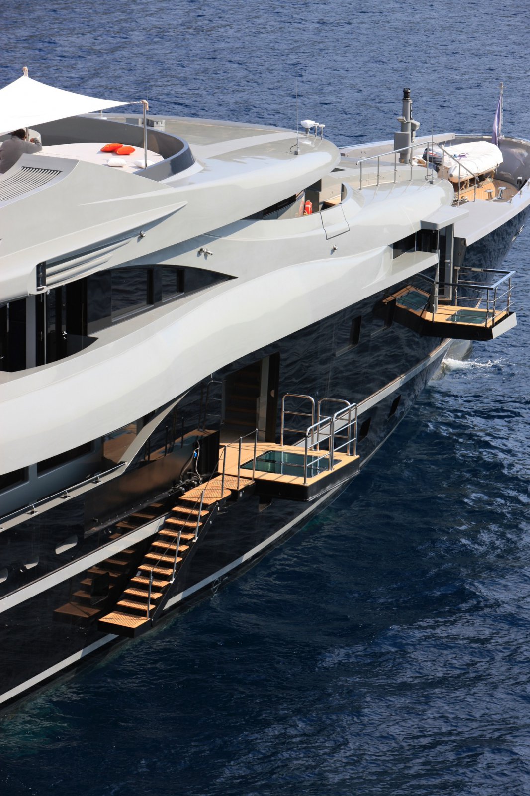 Yacht SEA FORCE ONE, Admiral | CHARTERWORLD Luxury Superyacht Charters